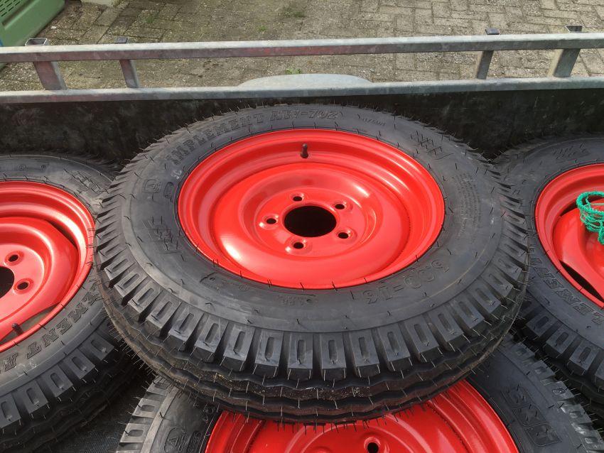 Lely Kunstmeststrooier - Officiële kleur (geel) van de velgen