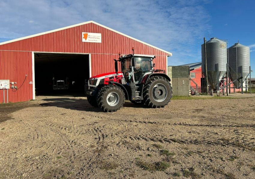 Foto Massey Ferguson 2705 #1589402