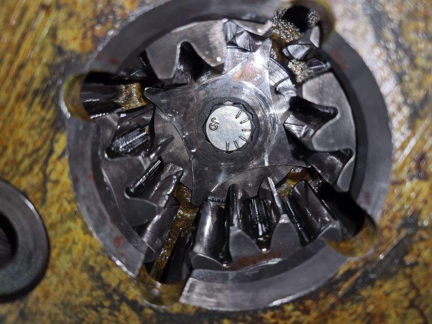 John Deere 2030 - Afstelling conische lagers achteras