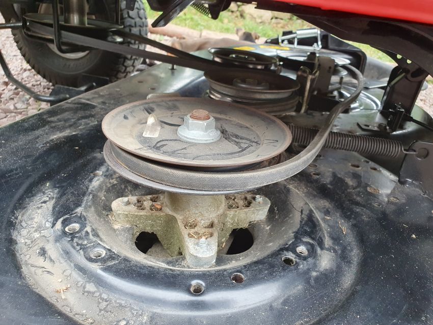 Zitmaaiers MTD - Aandrijfriem maaidek vervangen ja of nee