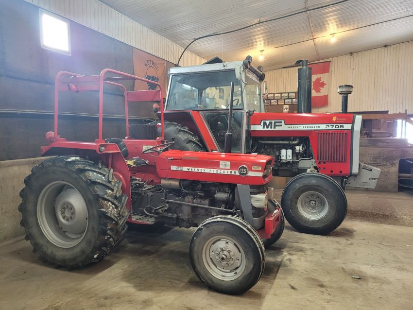 Foto Massey Ferguson 2705 #1506118