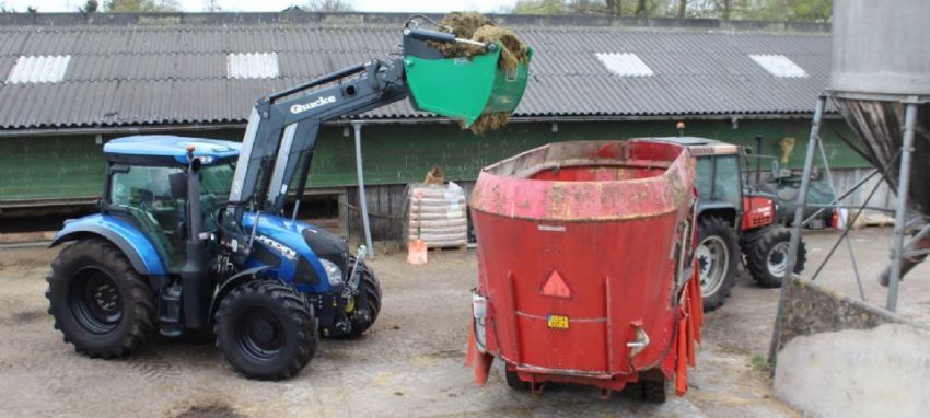 Kuil en balen voeren met één Ierse kuilhapper