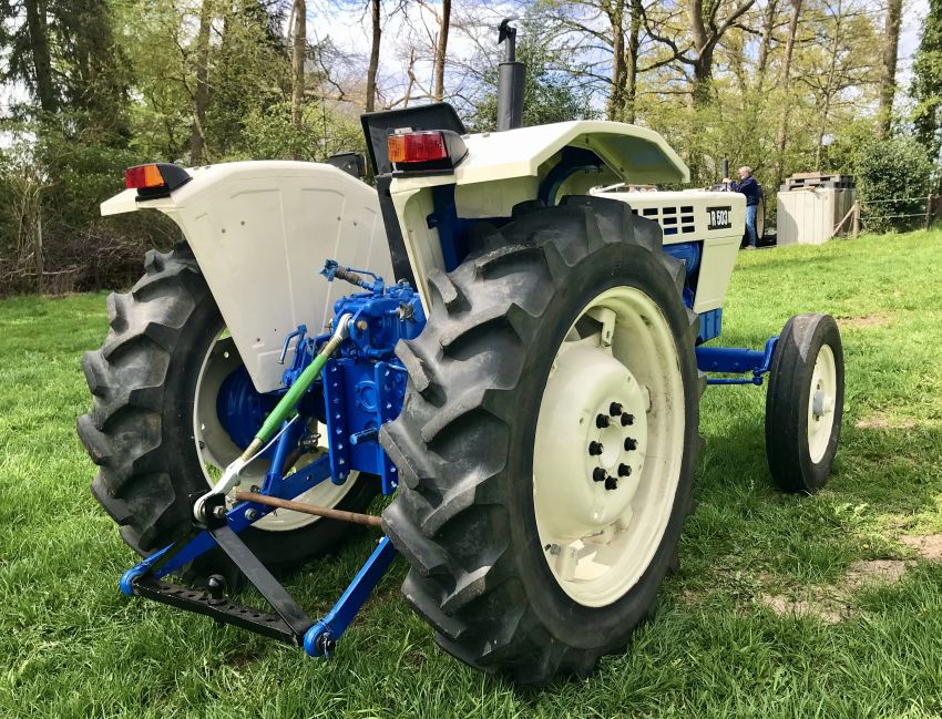 Te koop: TE KOOP: 2 gerestaureerde Lamborghini R 503 tractoren