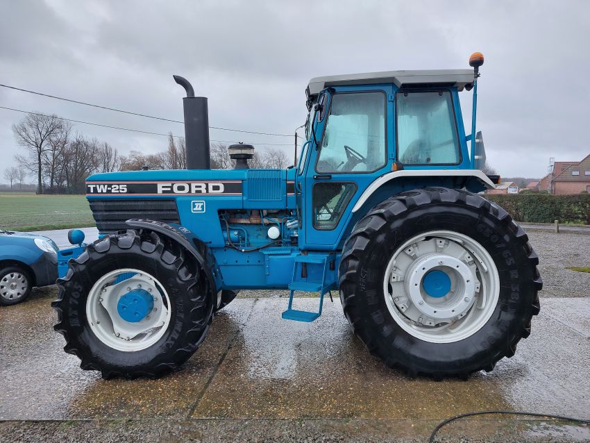 Foto Ford TW 25 #1505385