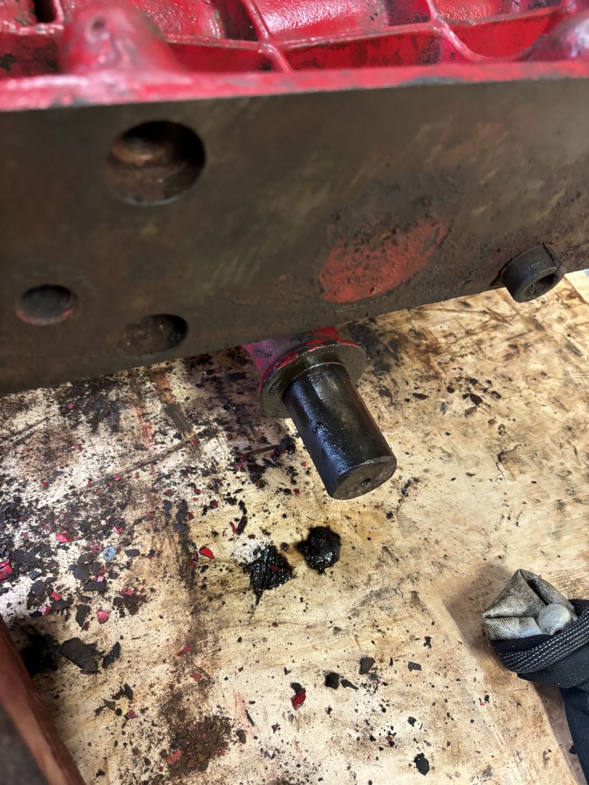 International 523 - Schommelaspen vooras zit vast