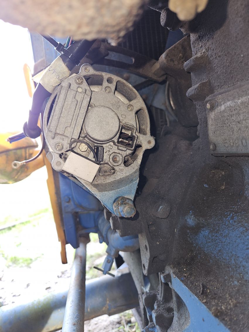 UTB 445 - Nieuwe alternator plaatsen, externe regelaar en diode weg?