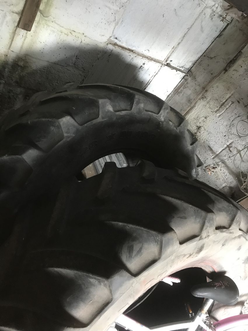 Te koop: Banden 540/65r28 Michelin xm108