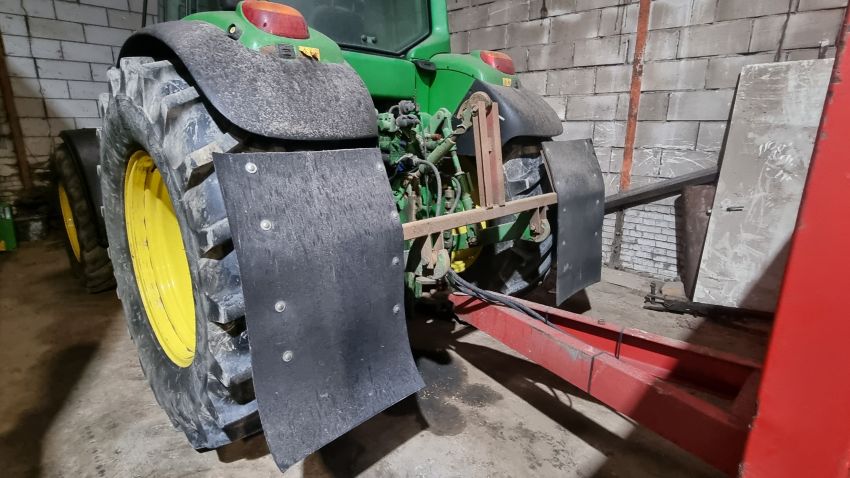 John Deere 6125R - Spatlappen maken aan de trekker