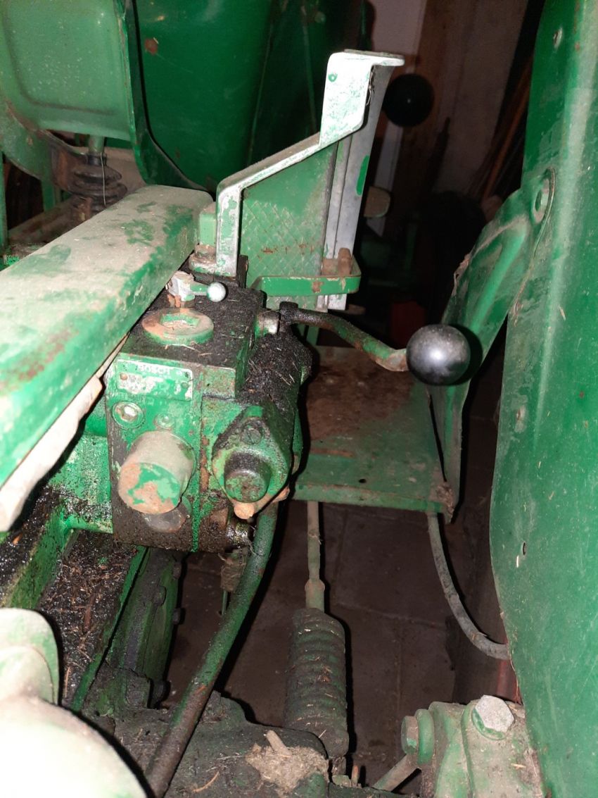 Deutz D3005 - Hef gaat heel langzaam omhoog zonder bak - ontluchten?