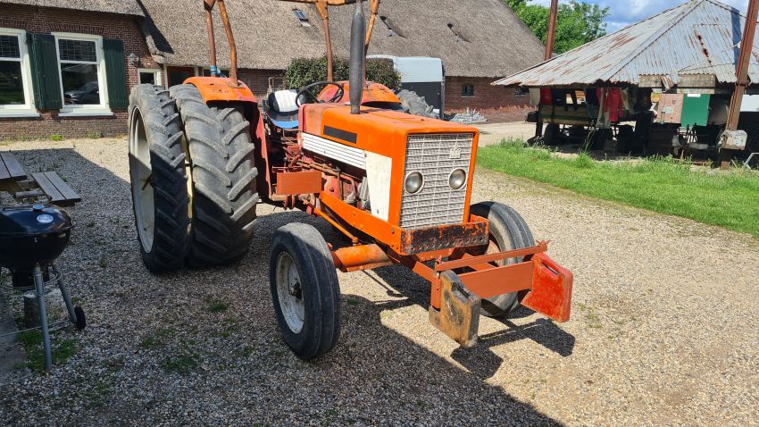 International 553 - Hoogte frontgewichten voor weegbrug