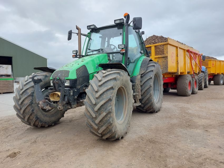 Karren bij de stortbak