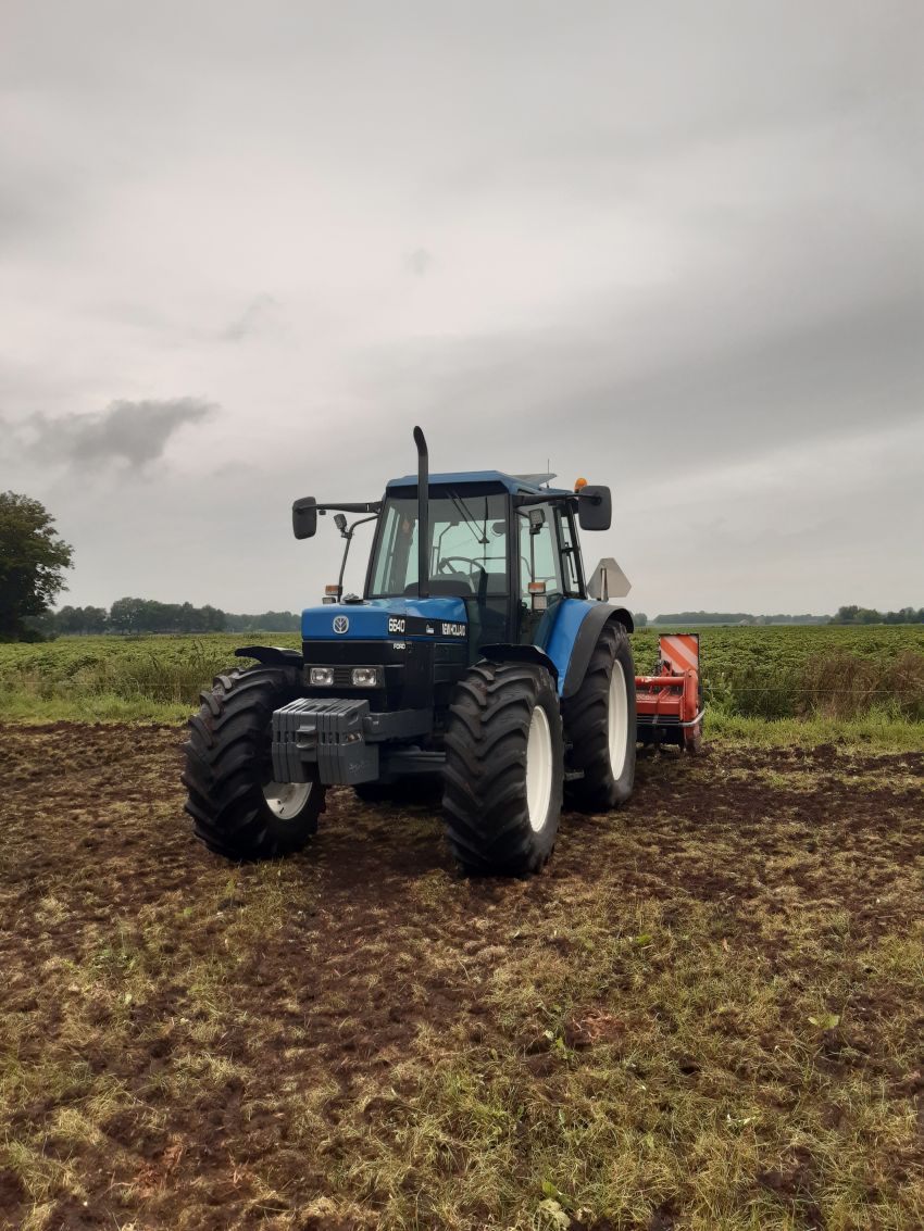 Foto New Holland 6640 #1491376