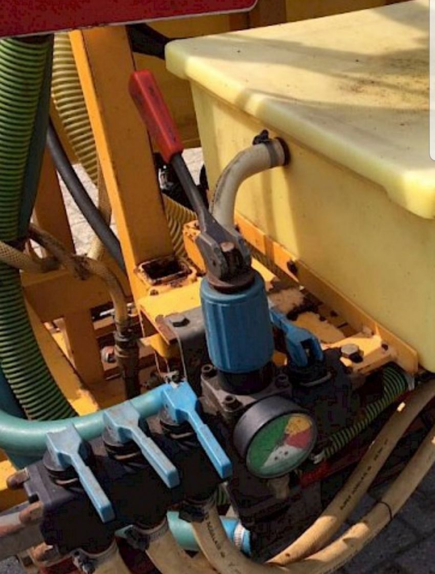 Dubex Spuit - Merk hoofdkraan en drukregelaar