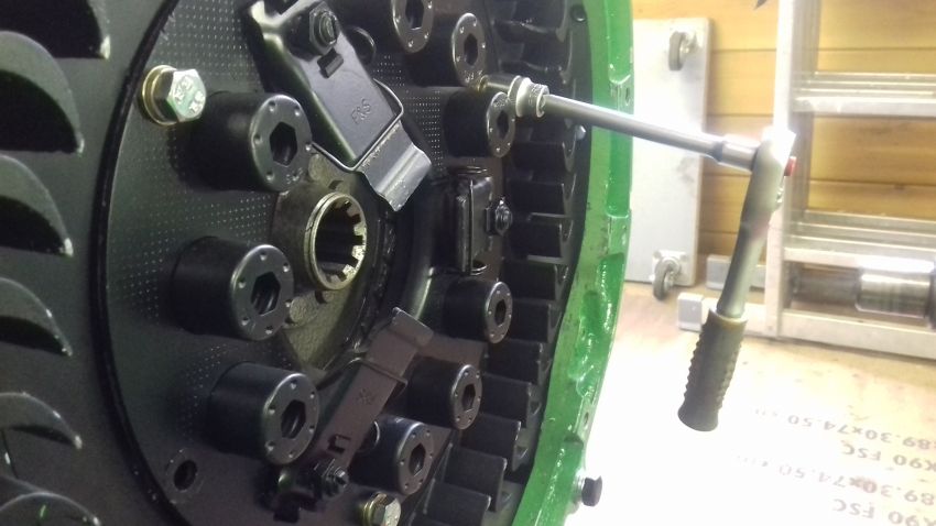 Deutz F2L612 - Deutz f2l612 koppeling plaatsen lukt niet.