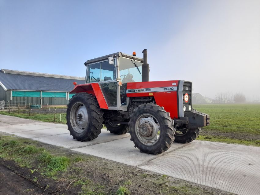 Foto Massey Ferguson 2705 #1506118