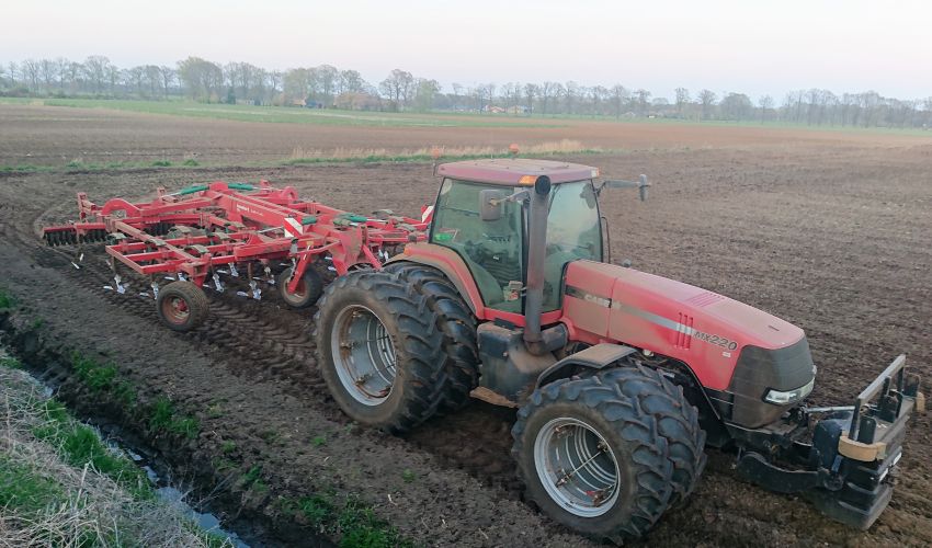 Case MX 220 Fiche technique / Info - France