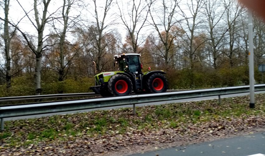 Claas Xerion 3000 Fiche technique / Info - France