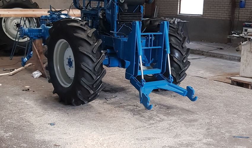 Ford 8200 Specs and data - United Kingdom