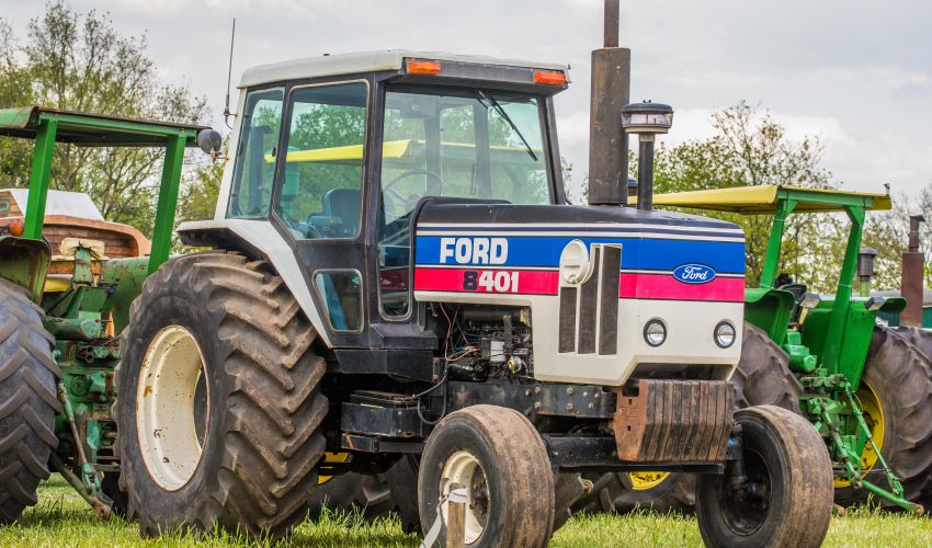 Ford 8401 Caracteristicas / Ficha tecnica - España