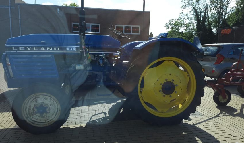 Leyland 245 Scheda tecnica - Italia