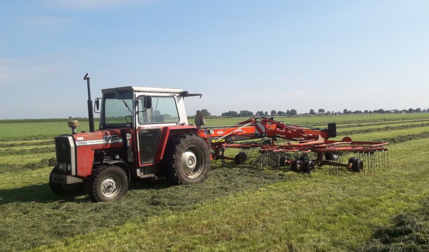 Massey Ferguson 550 Fiche technique / Info - France