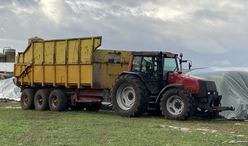 Valtra Valmet 8450 Fiche technique / Info - France