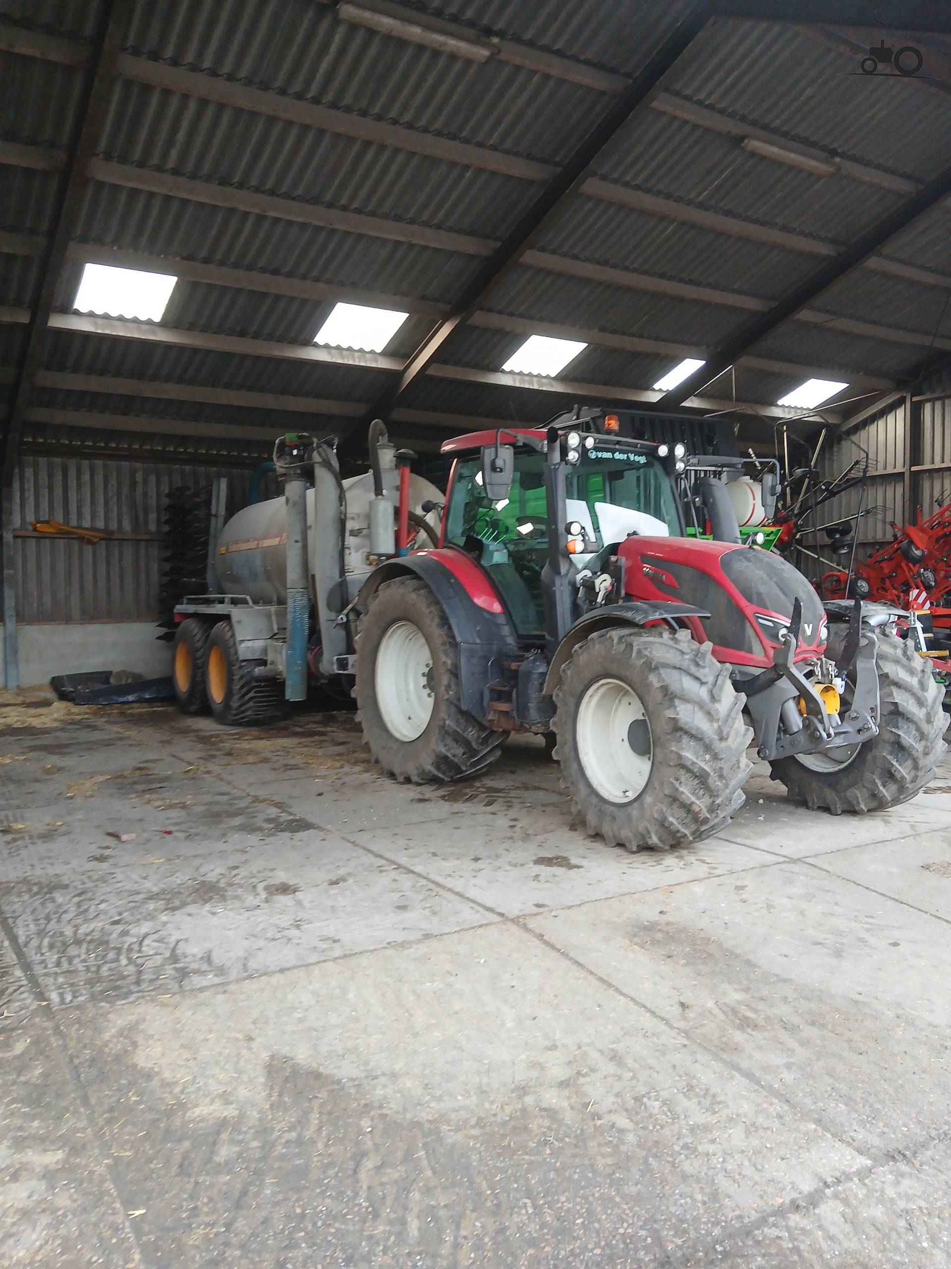 Mestcombinatie met Valtra N134
