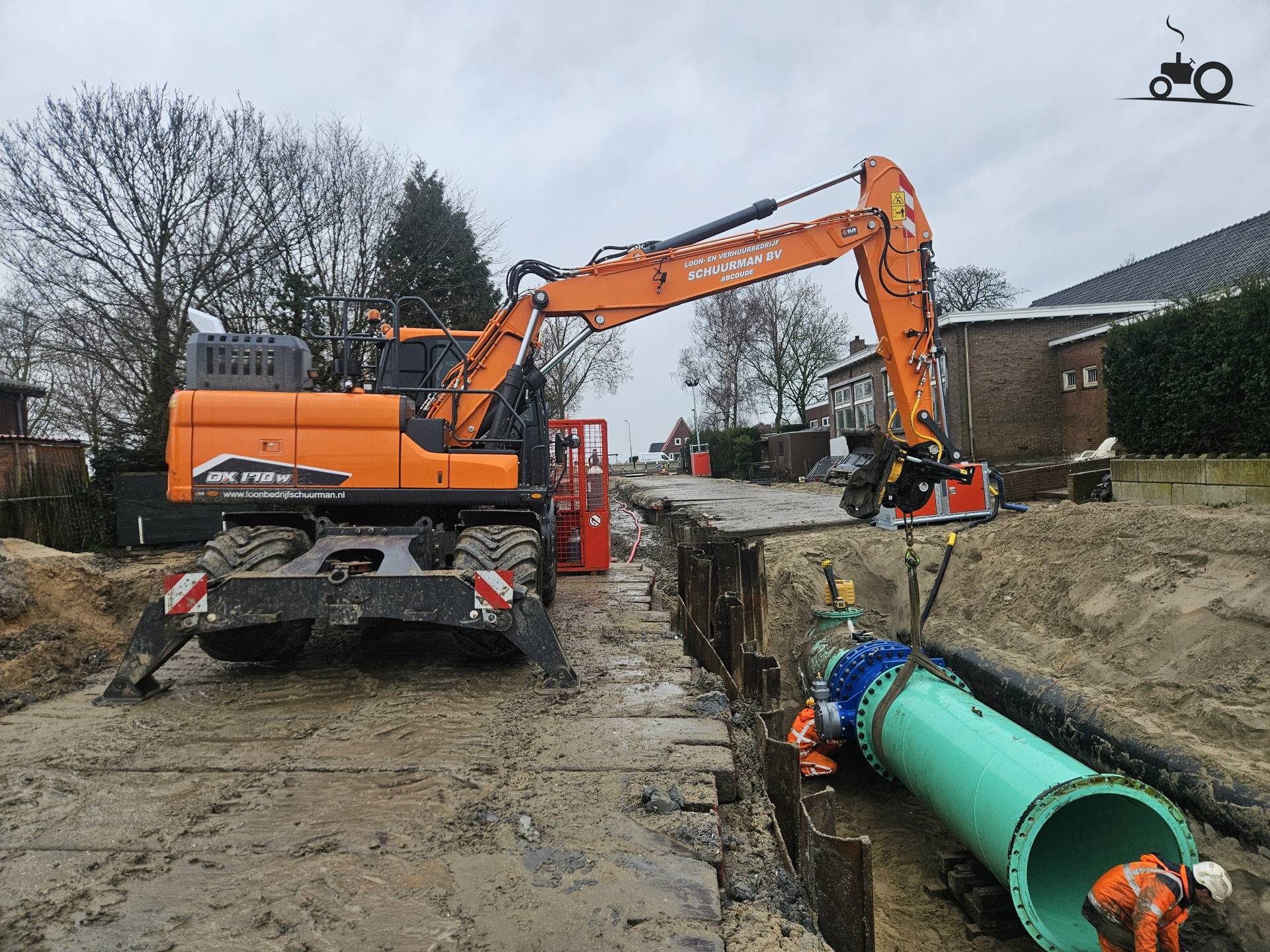 Leggen van nieuwe leiding met Develon DX 170