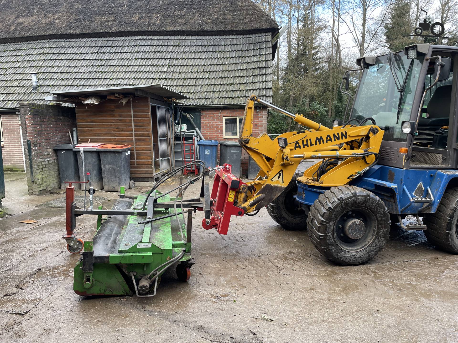 Rolbezem aan shovel gemaakt