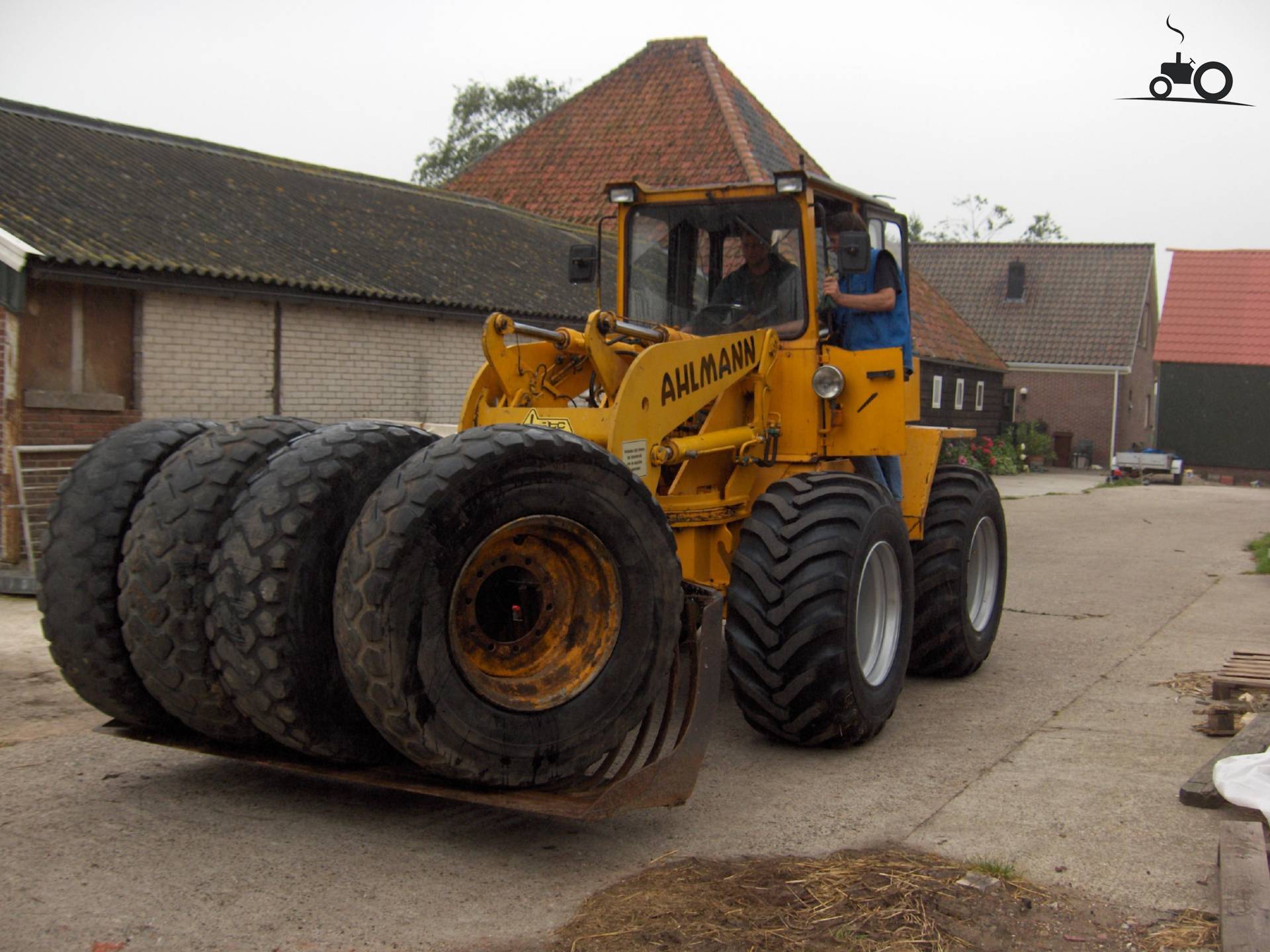 Foto Ahlmann AZ 10 van Roossink Tc Grondverzetmachines,