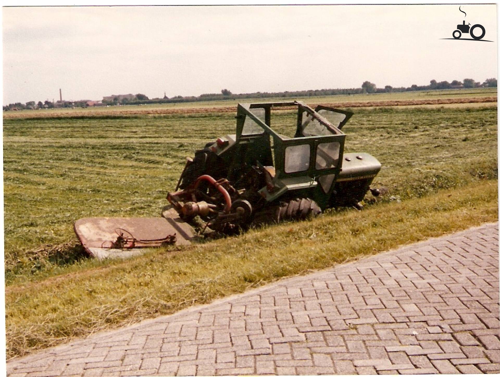Vastgereden - BLOOPERS In de sloot