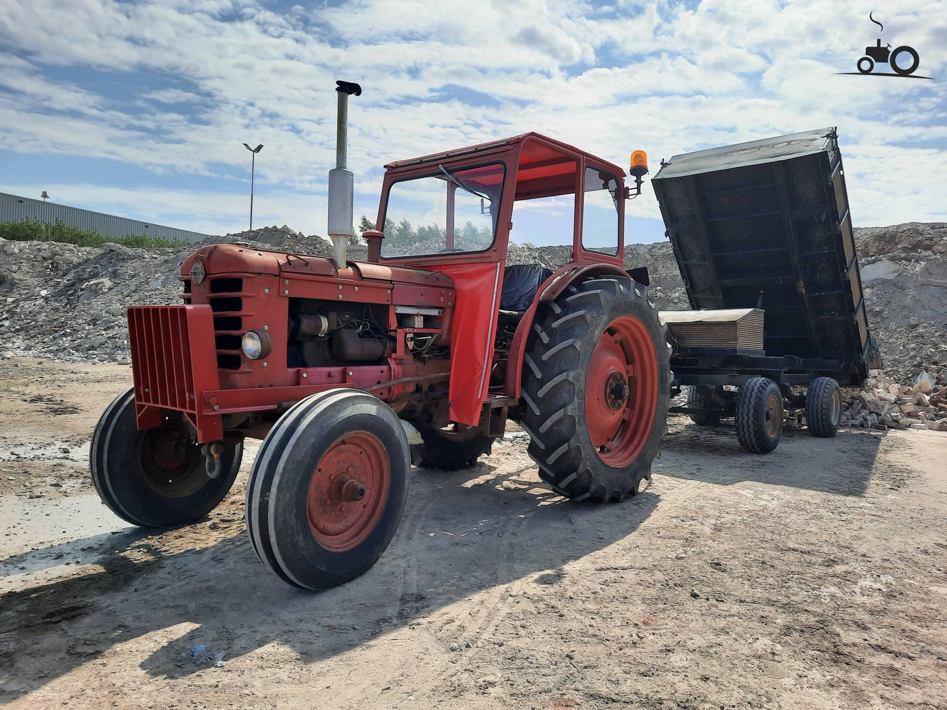 Bolinder Munktell 350 met BMF kipper