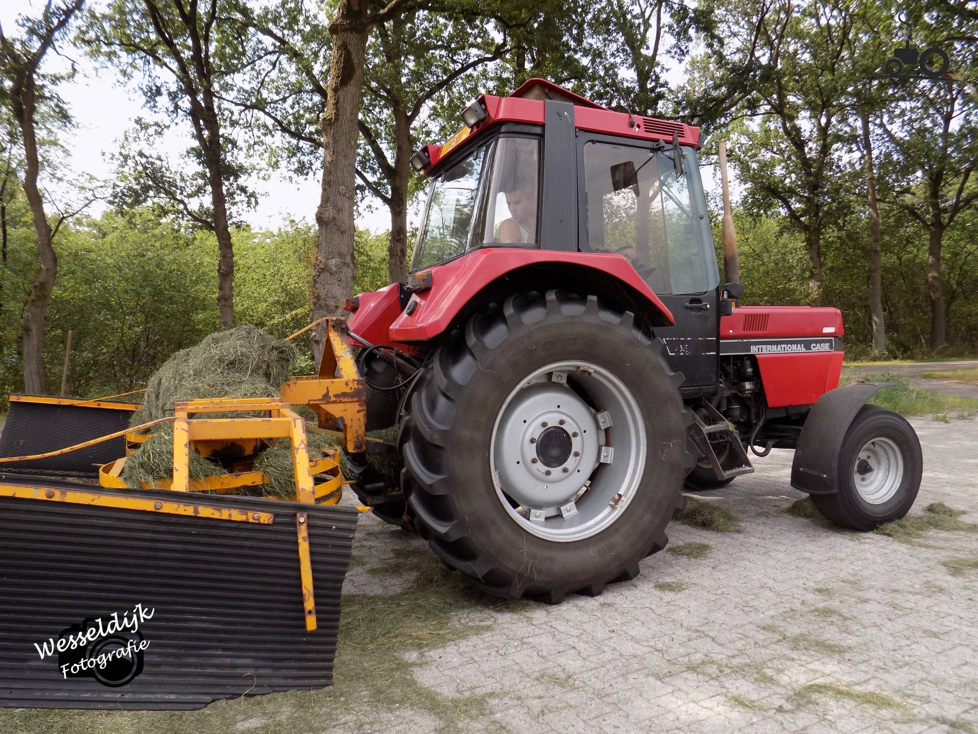 Case International 745 XL