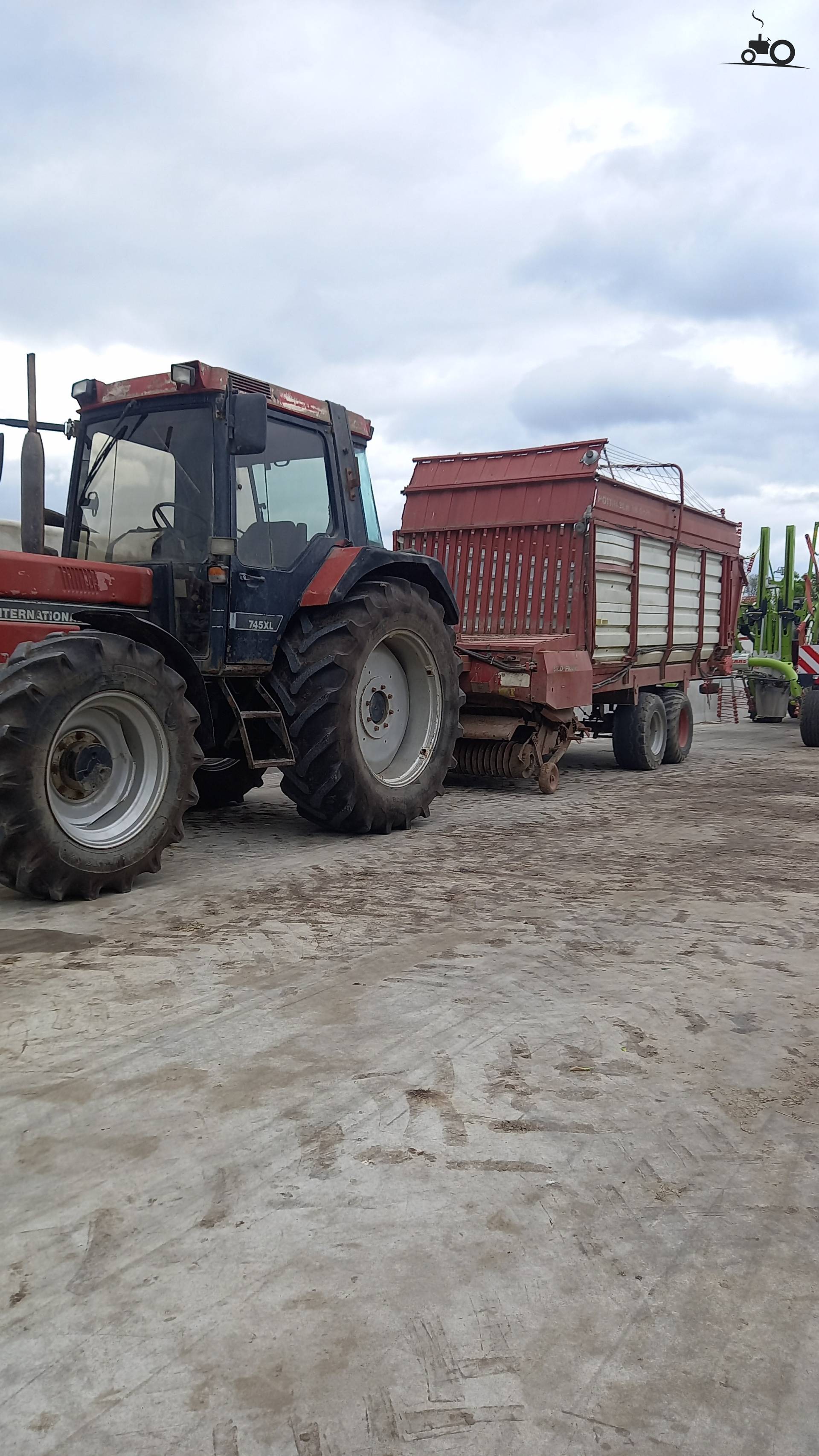 Case International 745 XL