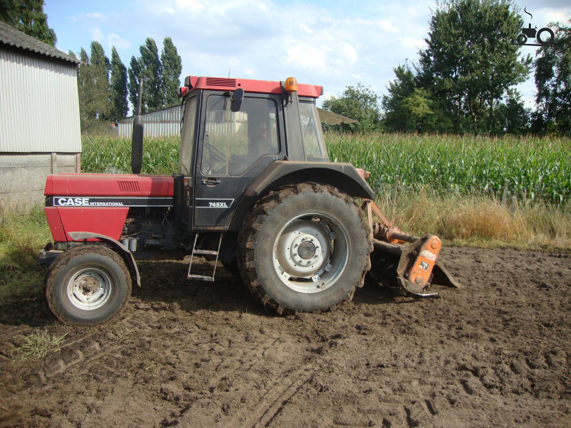 Case International 745 XL