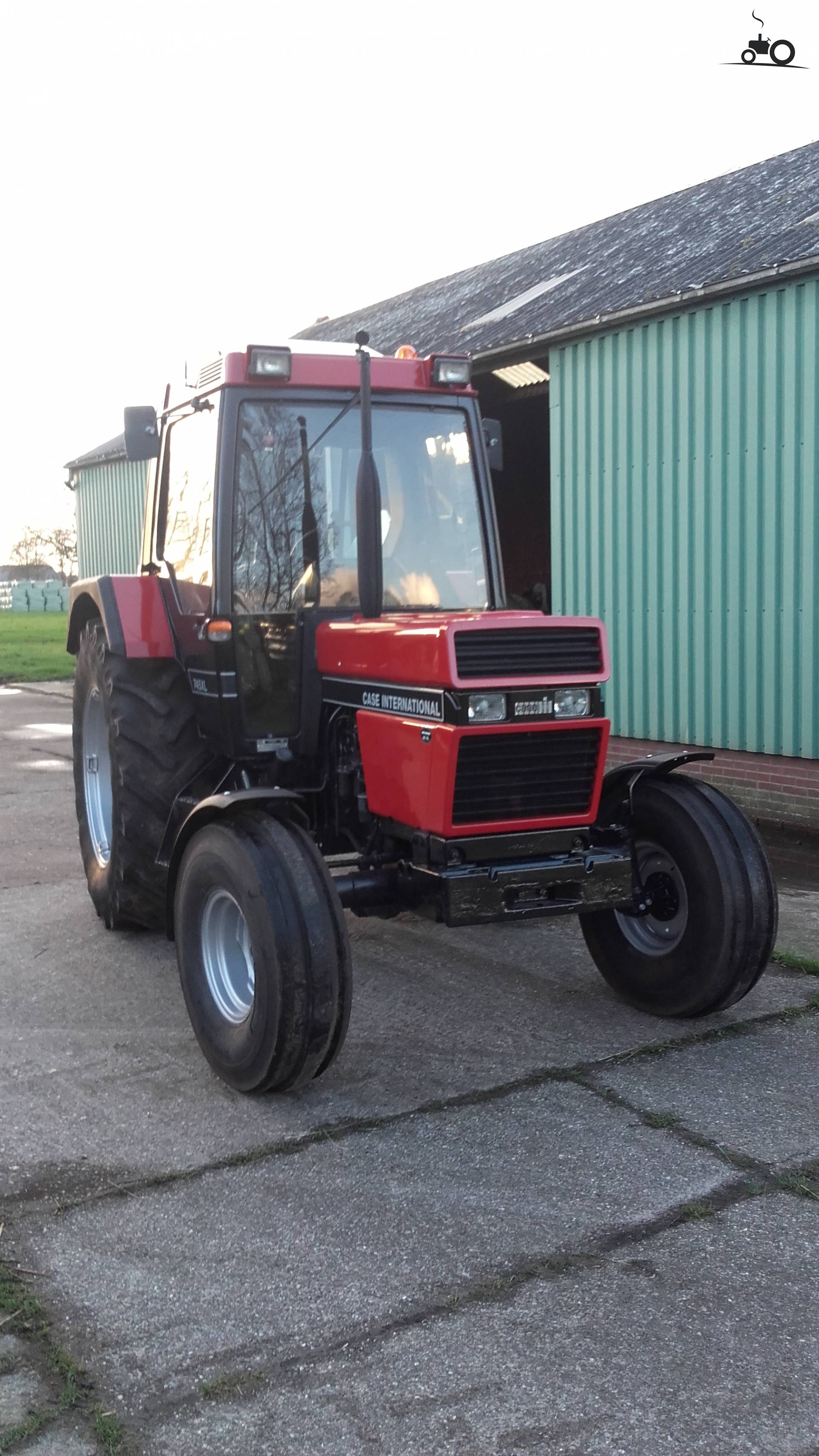 Case International 745 XL