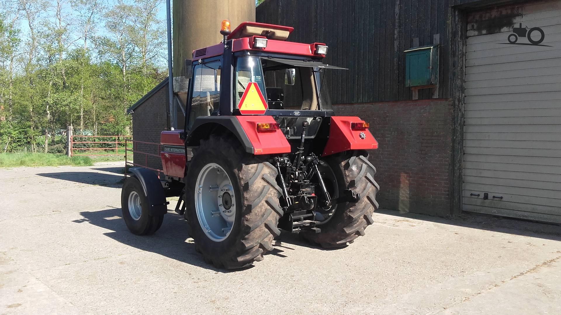 Case International 745 XL