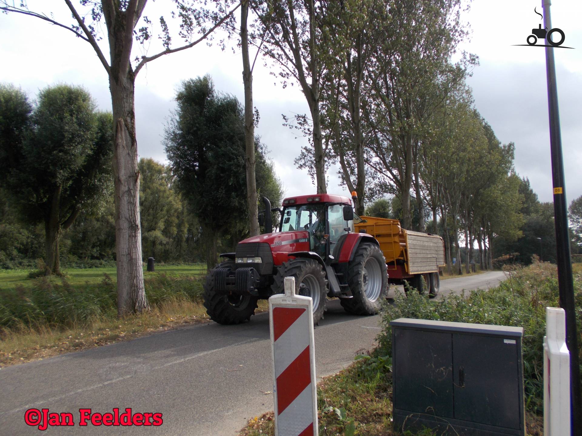 Foto Case MX 150 #1444827