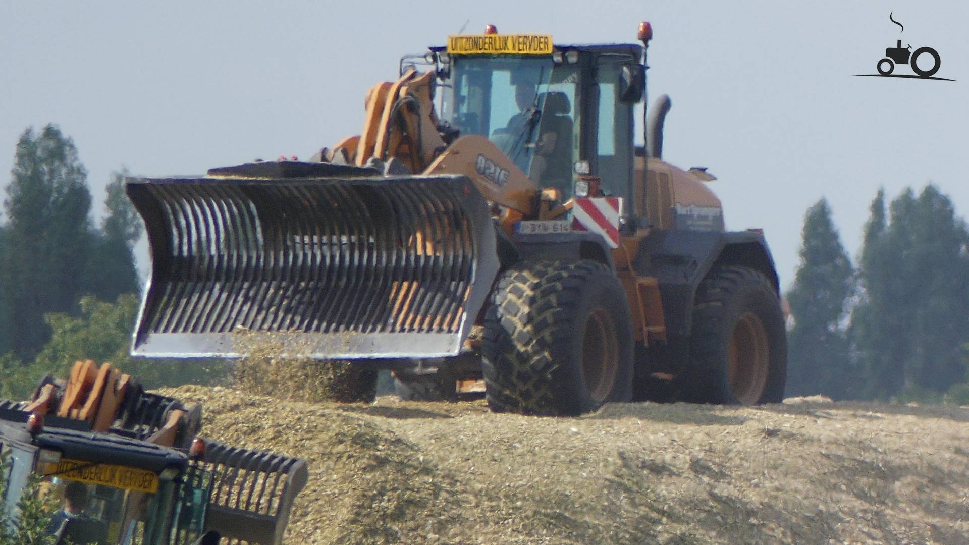 Foto Case 821F #1489996