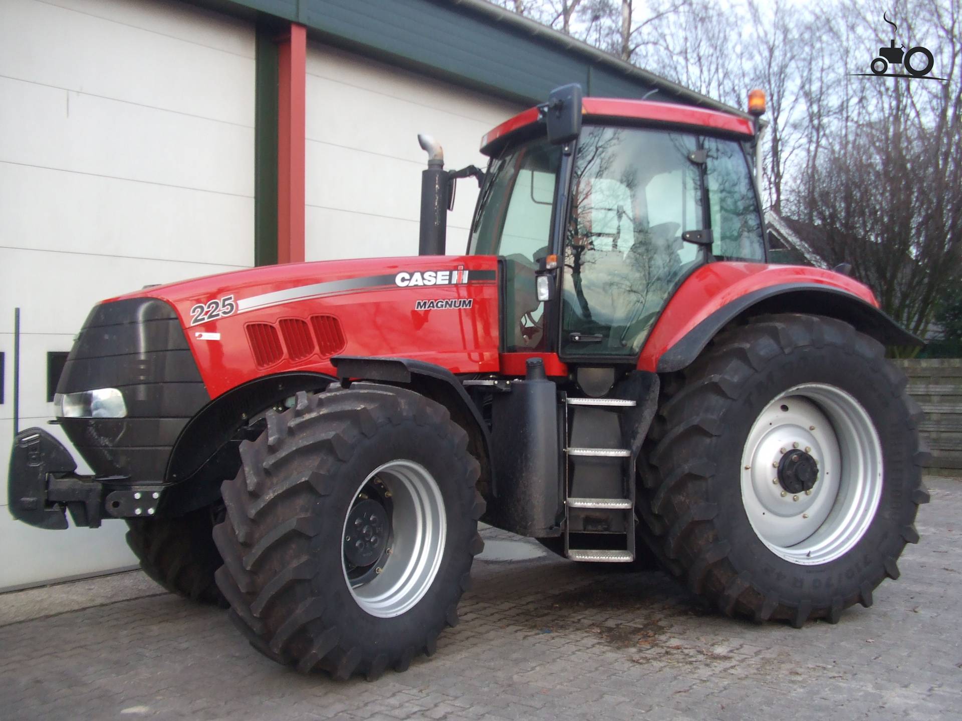 Foto Case Magnum 225 #299158