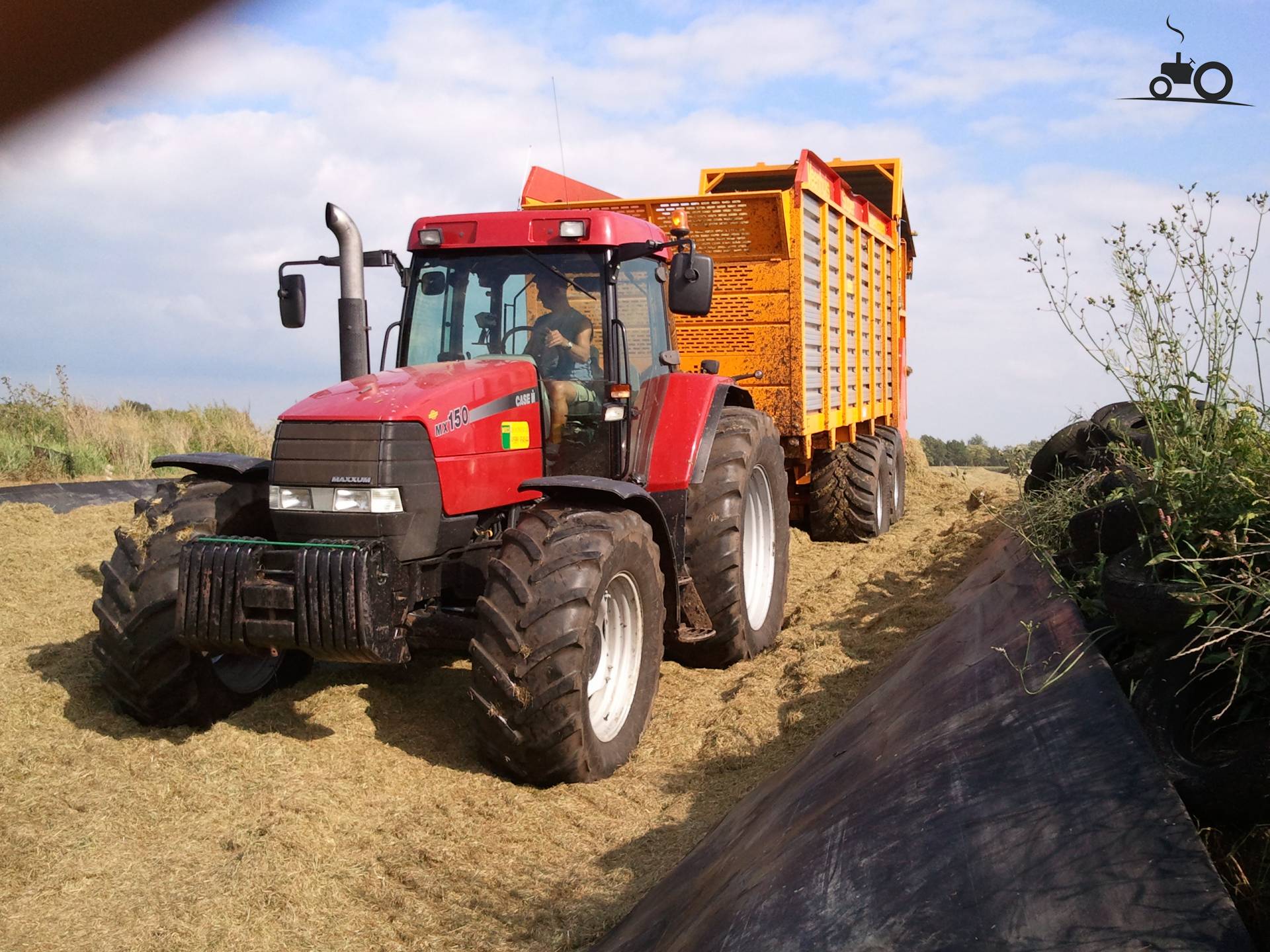 Foto Case MX 150 #392428