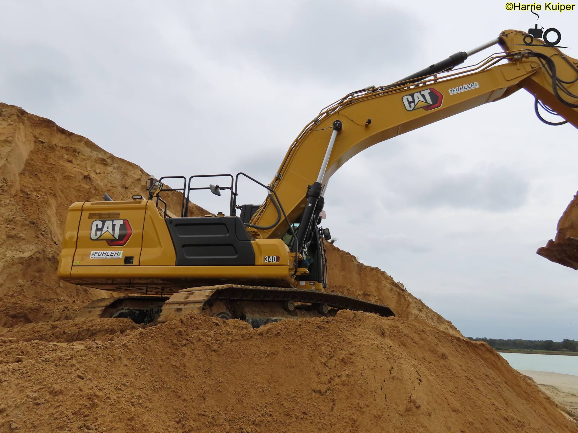 Foto Cat 340 F van Fuhler Loon- en Verhuurbedrijf BV