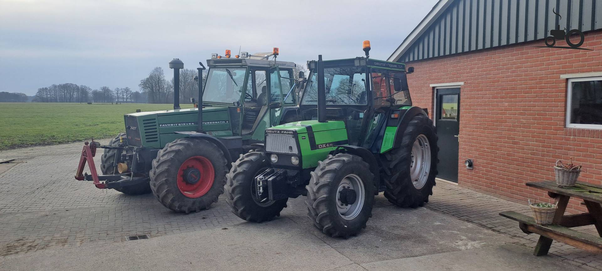 DX 4.70 trekker op erf