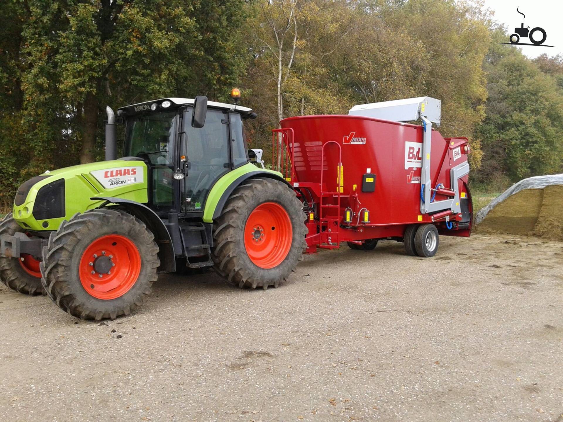 Foto Claas Arion 420 van Jansen
