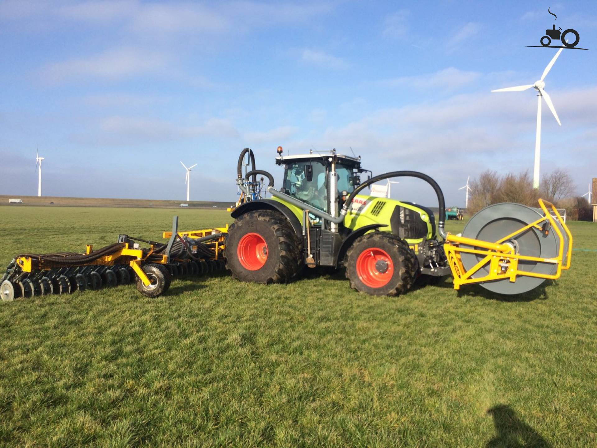 Foto Claas Axion 810 van Loonbedrijf M. Verhoef BV