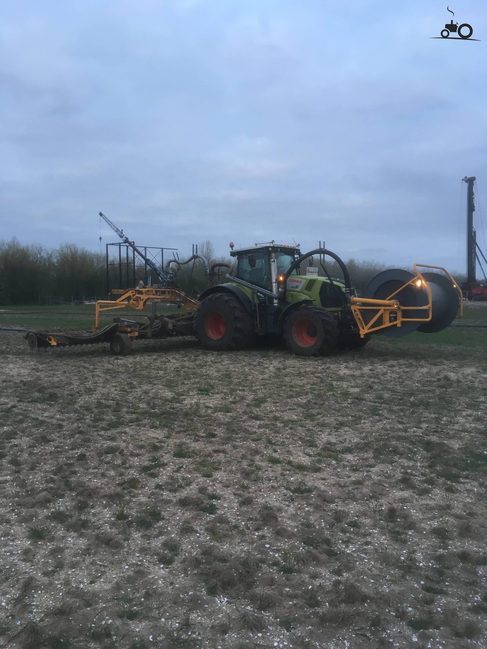 Foto Claas Axion 810 van Loonbedrijf M. Verhoef BV