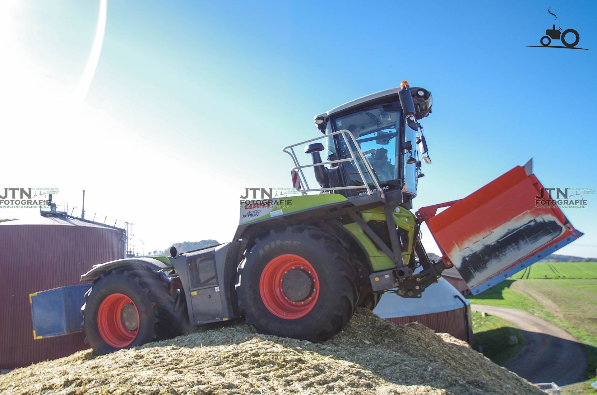 Foto Claas Xerion Saddle Trac van Jtn Fotografie