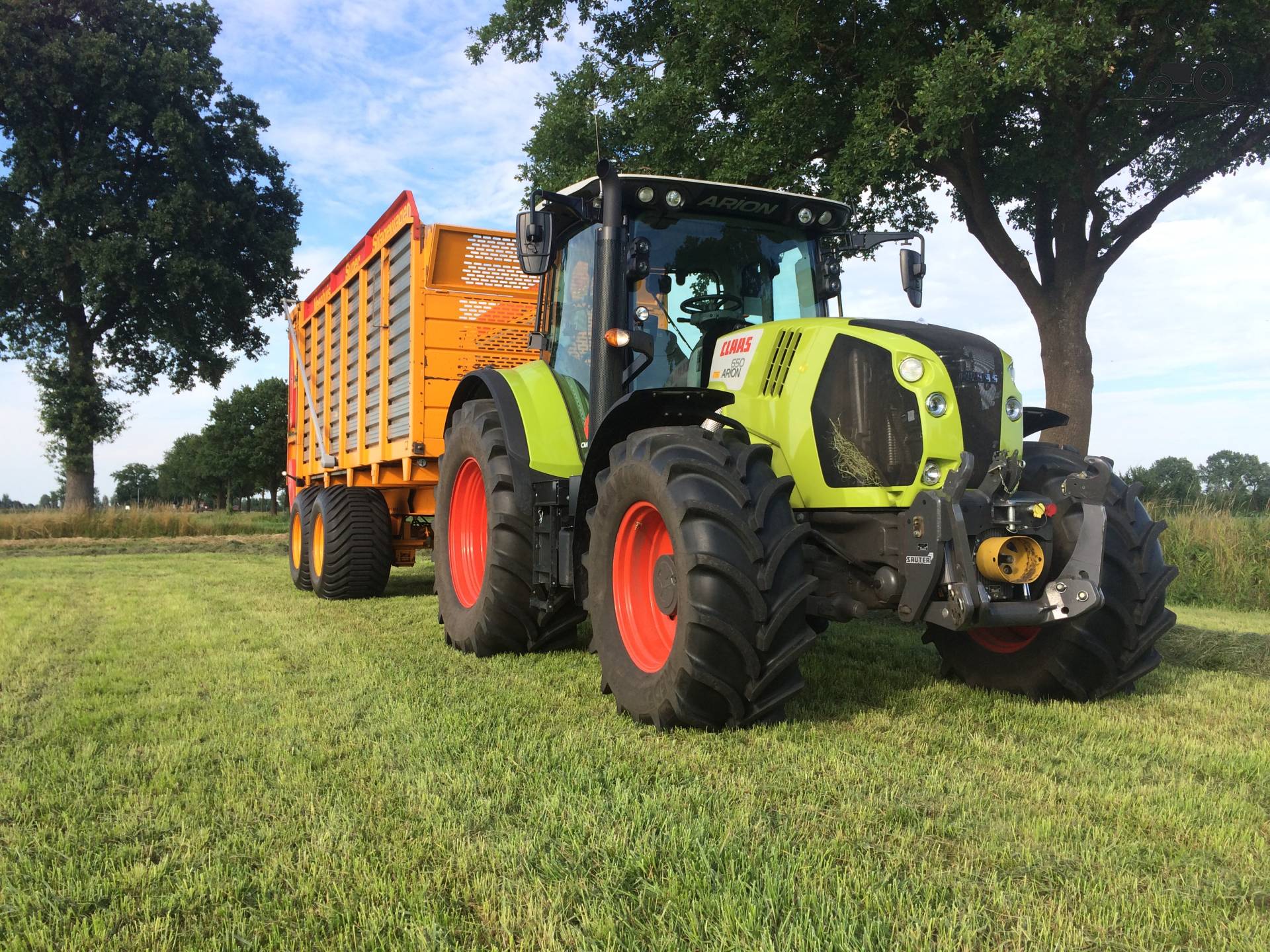 Claas Arion 650