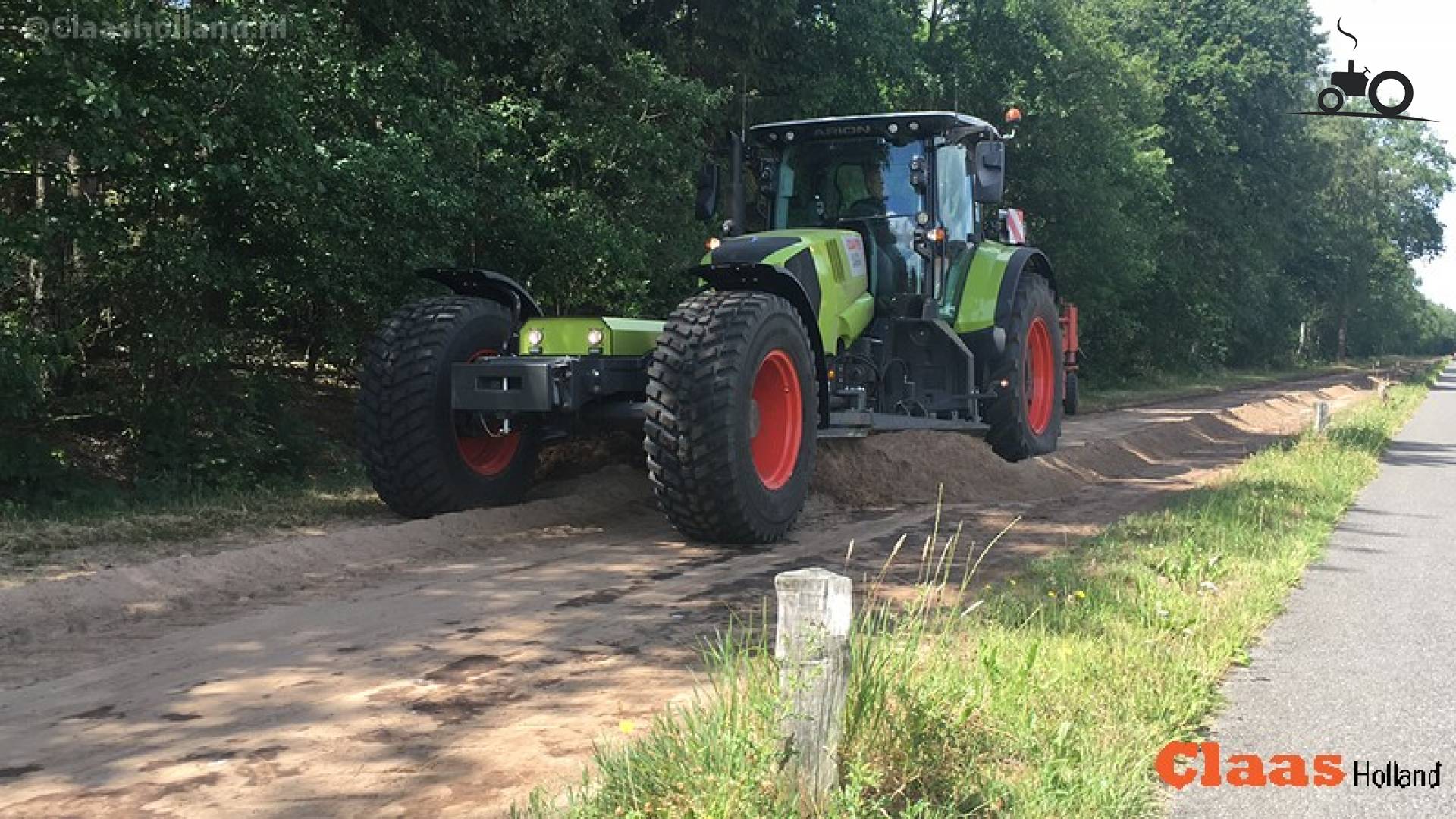 Foto Claas Arion 610 van Gemeente Wierden, Bruggeman Mechanisatie Lemele