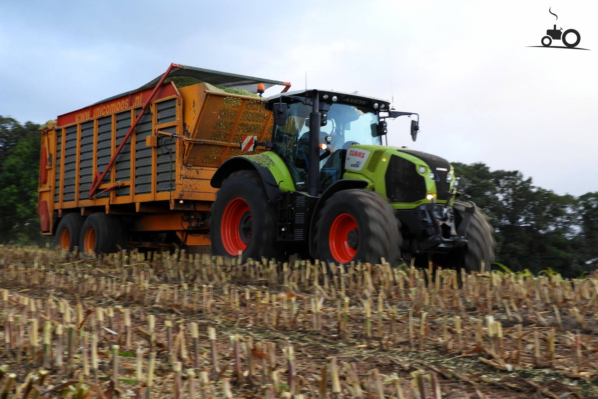 Foto Claas Axion 810 van Unicom Oost BV